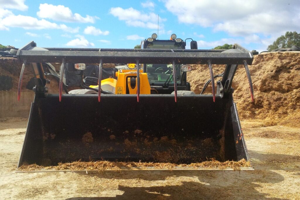 Kerfab Silage Bucket Grapples - Byron AG Machinery - Byron AG Machinery